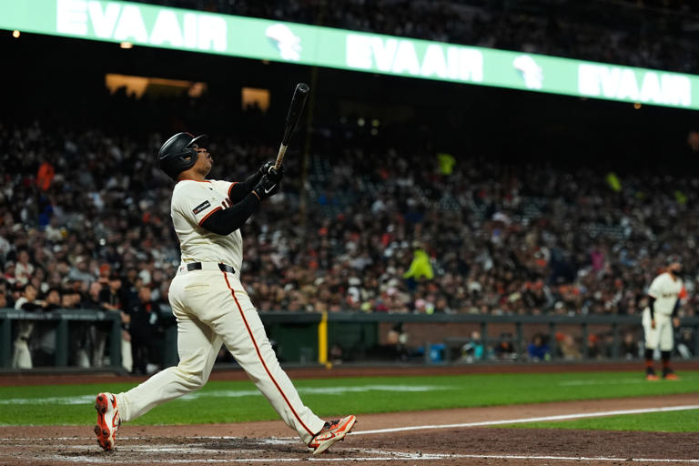 Schmitt homers, McDonald sharp as Giants edge Padres 3-2 to end 6-game skid