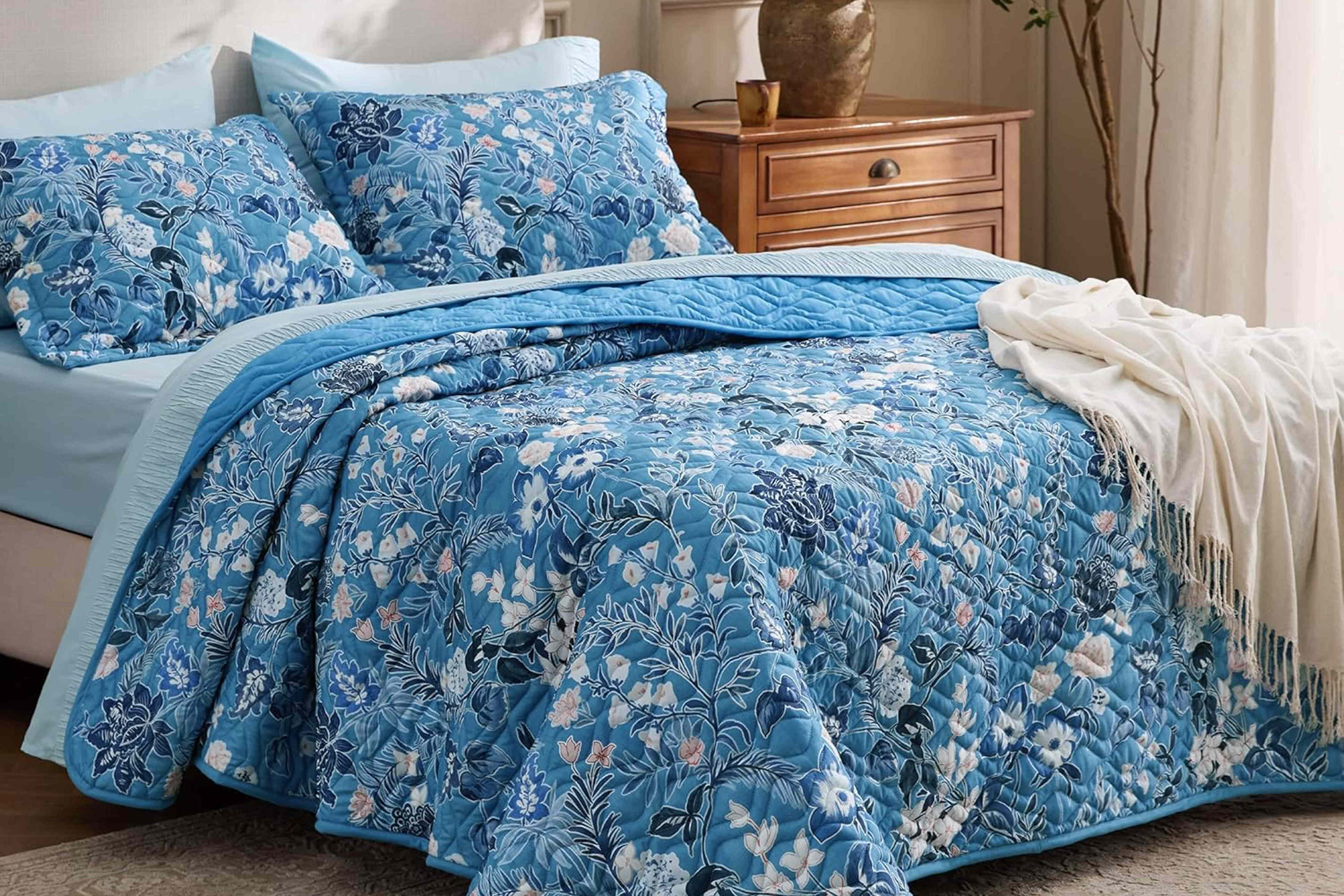 Shoppers say this lightweight, reversible floral quilt delivers the ...