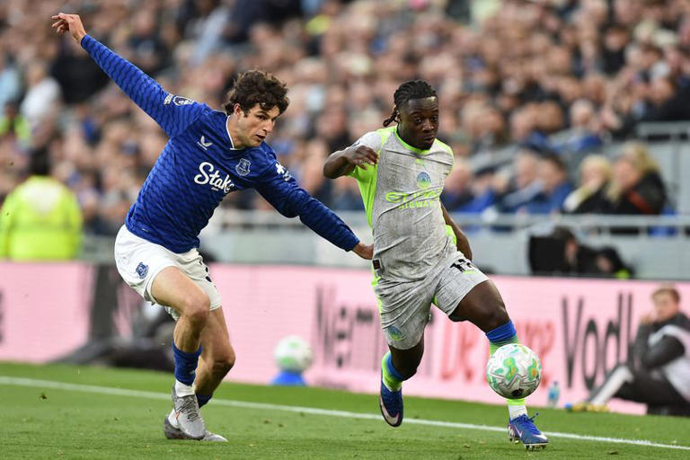 Merlin Rohl delivers Everton penalty verdict after David Moyes left ...