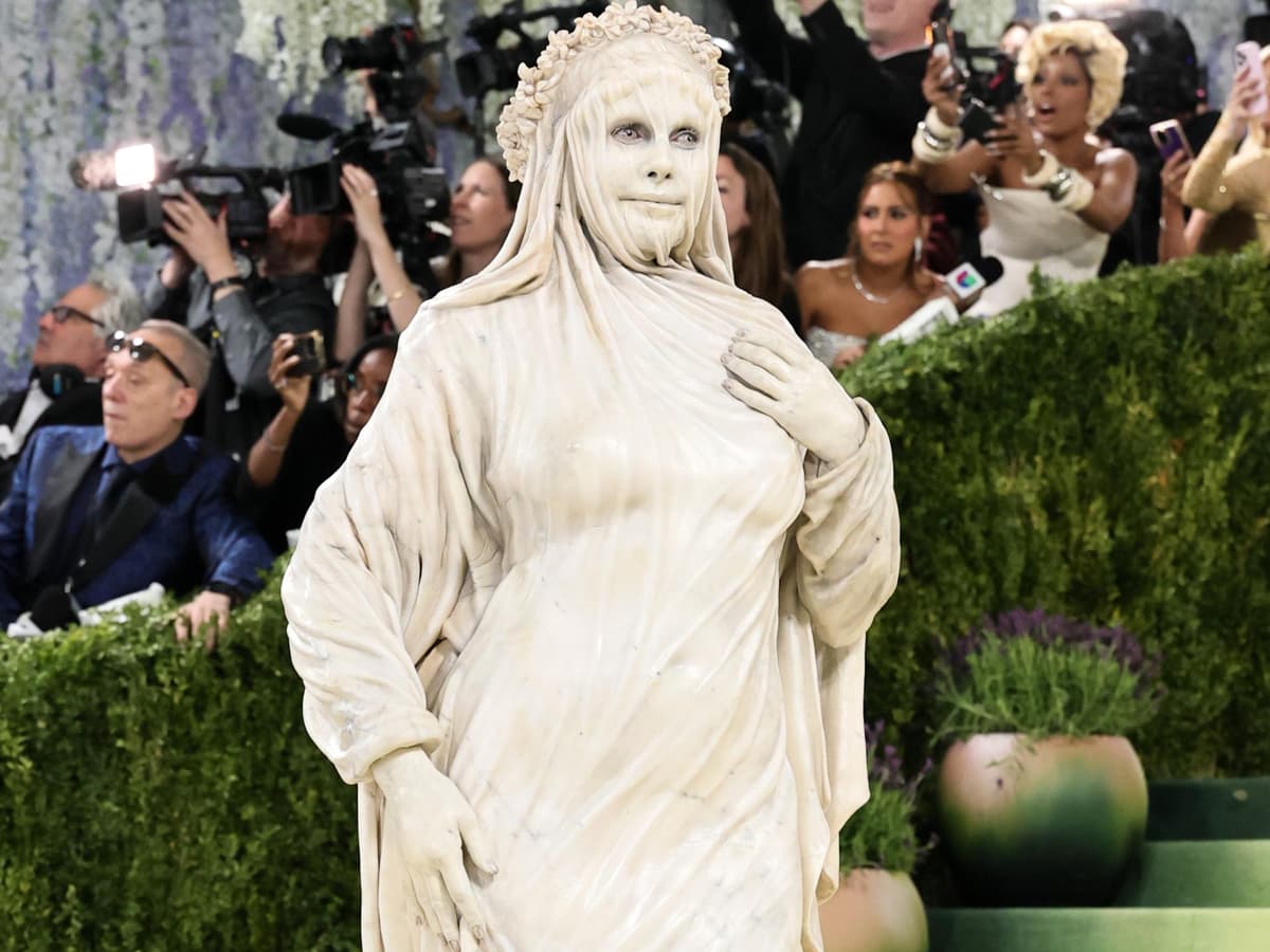 Heidi Klum wird zur Statue und trifft das Motto der Met Gala 2026 damit ...