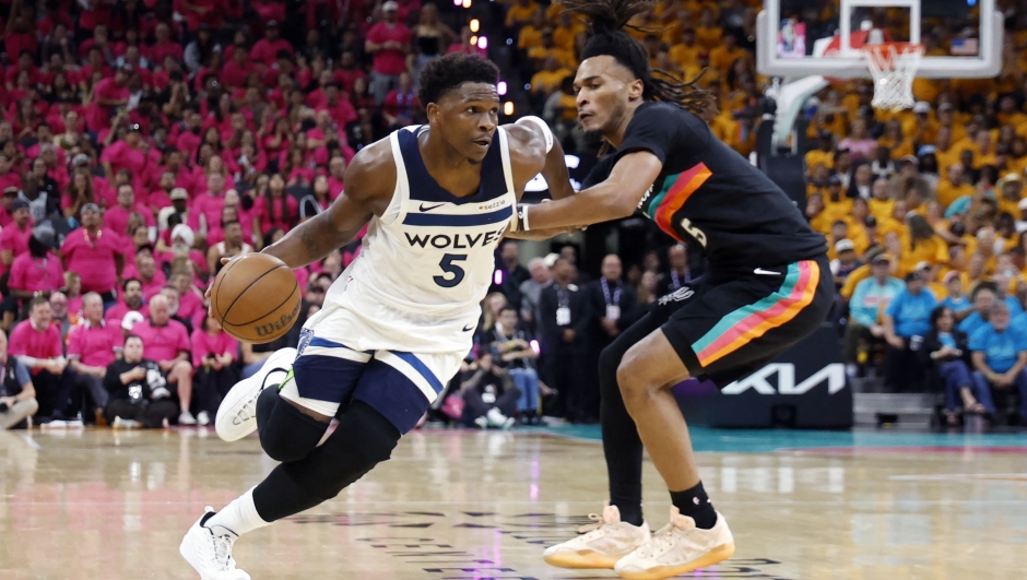Edwards, rientro col botto: batte Wemby a San Antonio. New York spazza ...