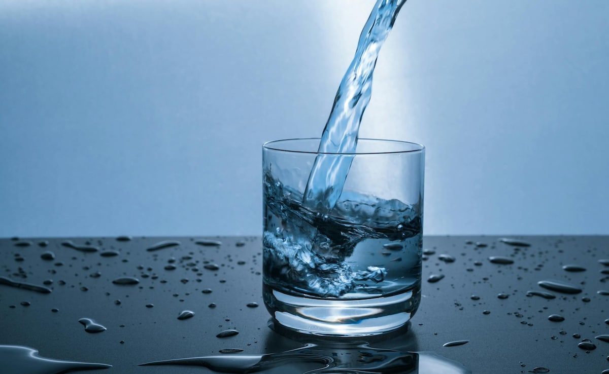 Can drinking alkaline water improve hydration and reduce acidity ...