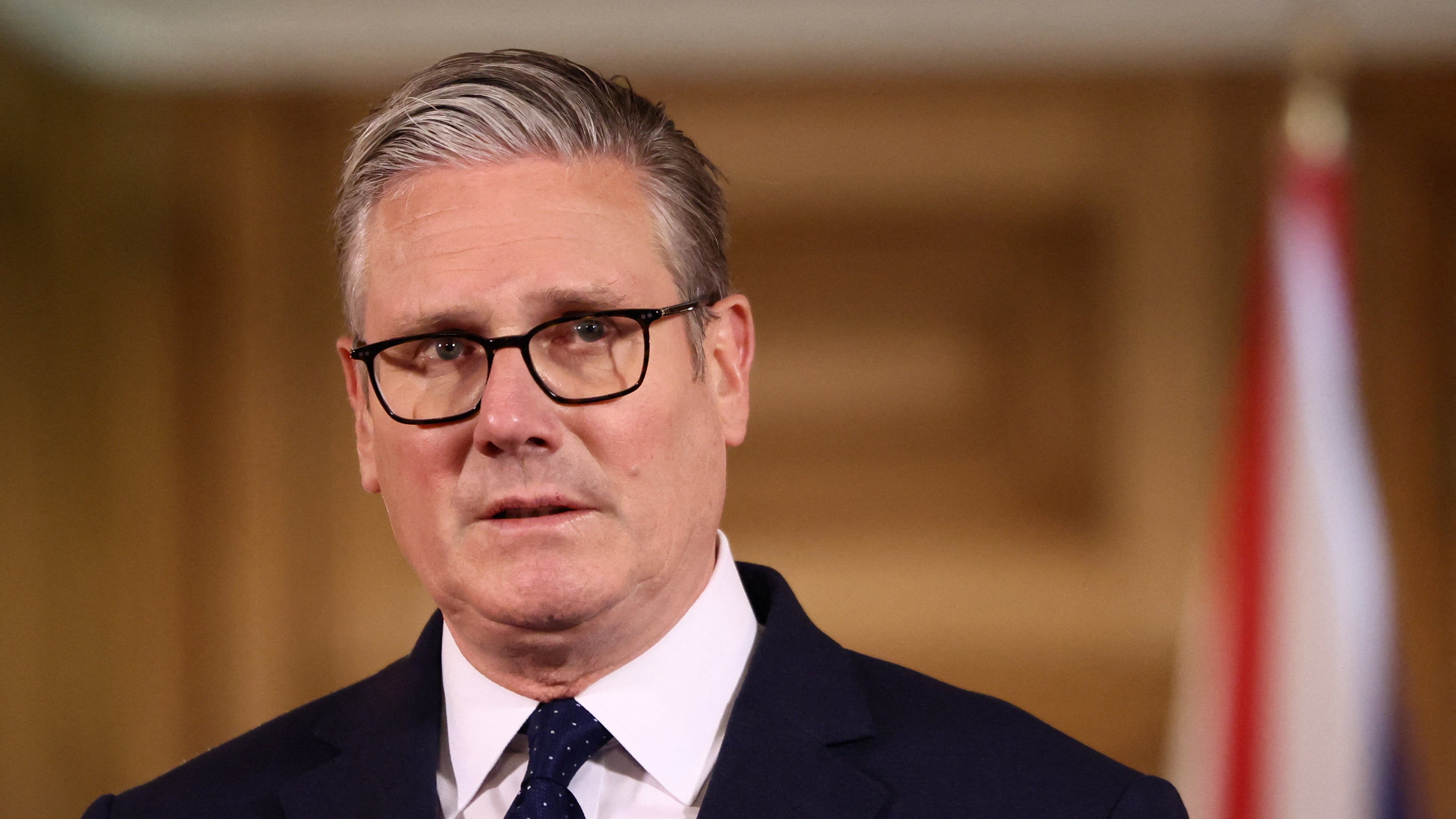 Minister warns Labour MPs against doomscrolling through leaders