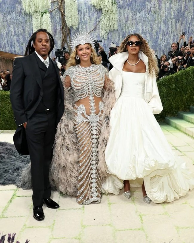 Beyoncé returns to the Met Gala after 10 years, as Blue Ivy breaks the ...