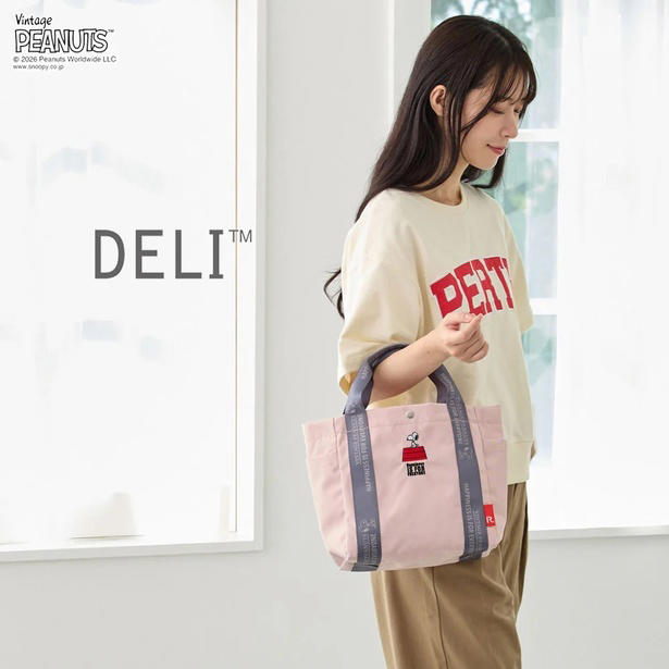 スヌーピーがドッグハウスの上でくつろぐシーンを集めた「ROOTOTE」の新作バッグ2型がかわいい! デイリーユースにぴったり