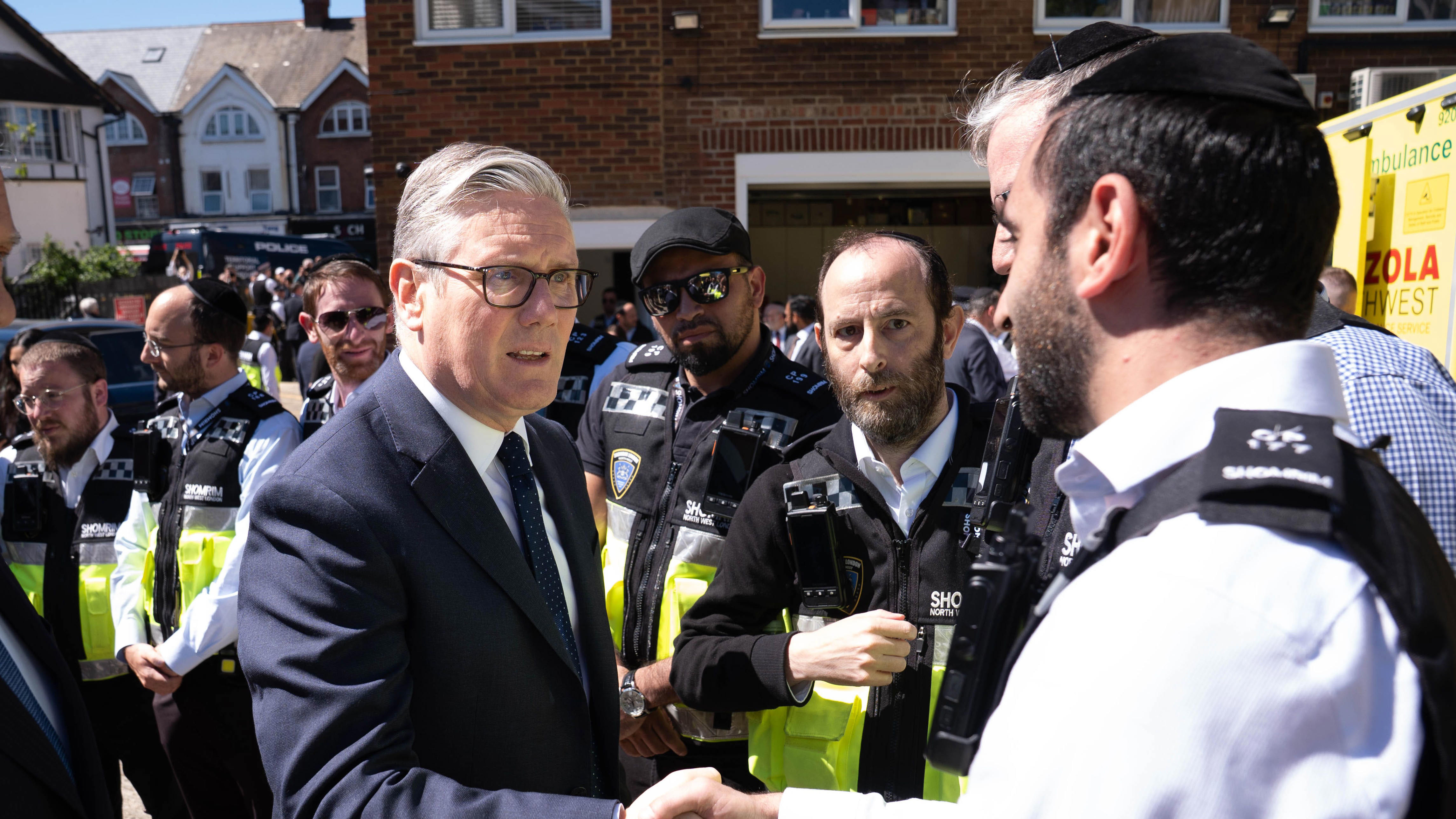 Ministers announce £1m for Jewish communities ahead of antisemitism talks