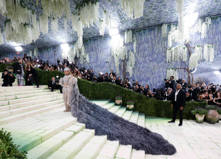 Heidi Klum und Beyoncé mit krassen Kleidern: Diese Looks der Met Gala ...