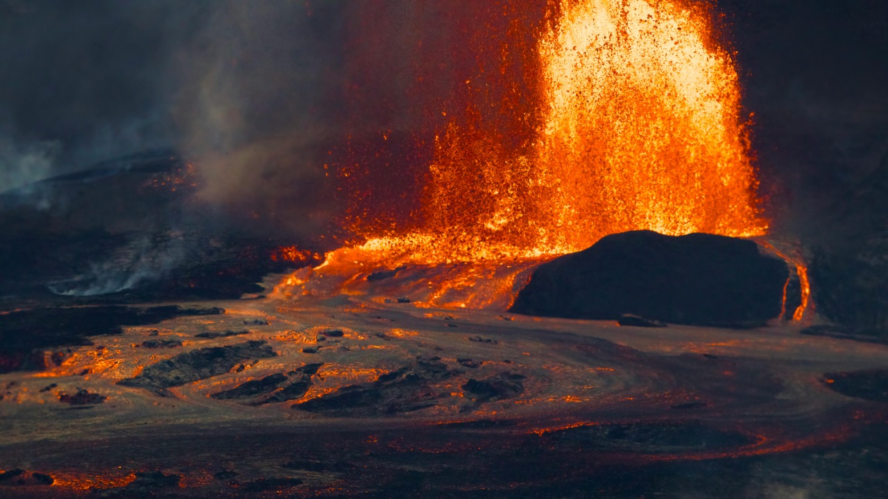 Kilauea’s next 900-foot lava fountain could erupt today as USGS opens ...