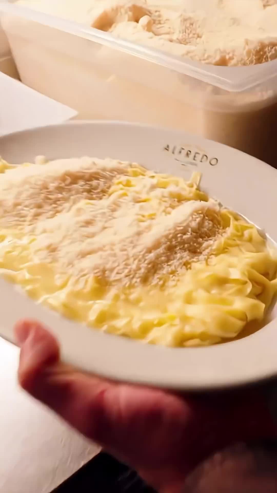 Making real fettuccine alfredo the way they actually do it back in Italy