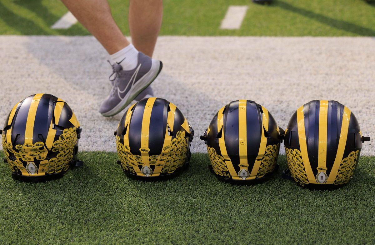 Top 25 quarterbacks with most games played for Michigan Wolverines