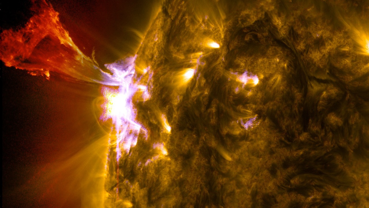 Sun fires M1.8 flare today ending a quiet spell — NOAA warns G1 ...