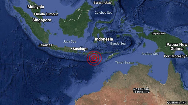 Massive quake rocks holiday island near Bali