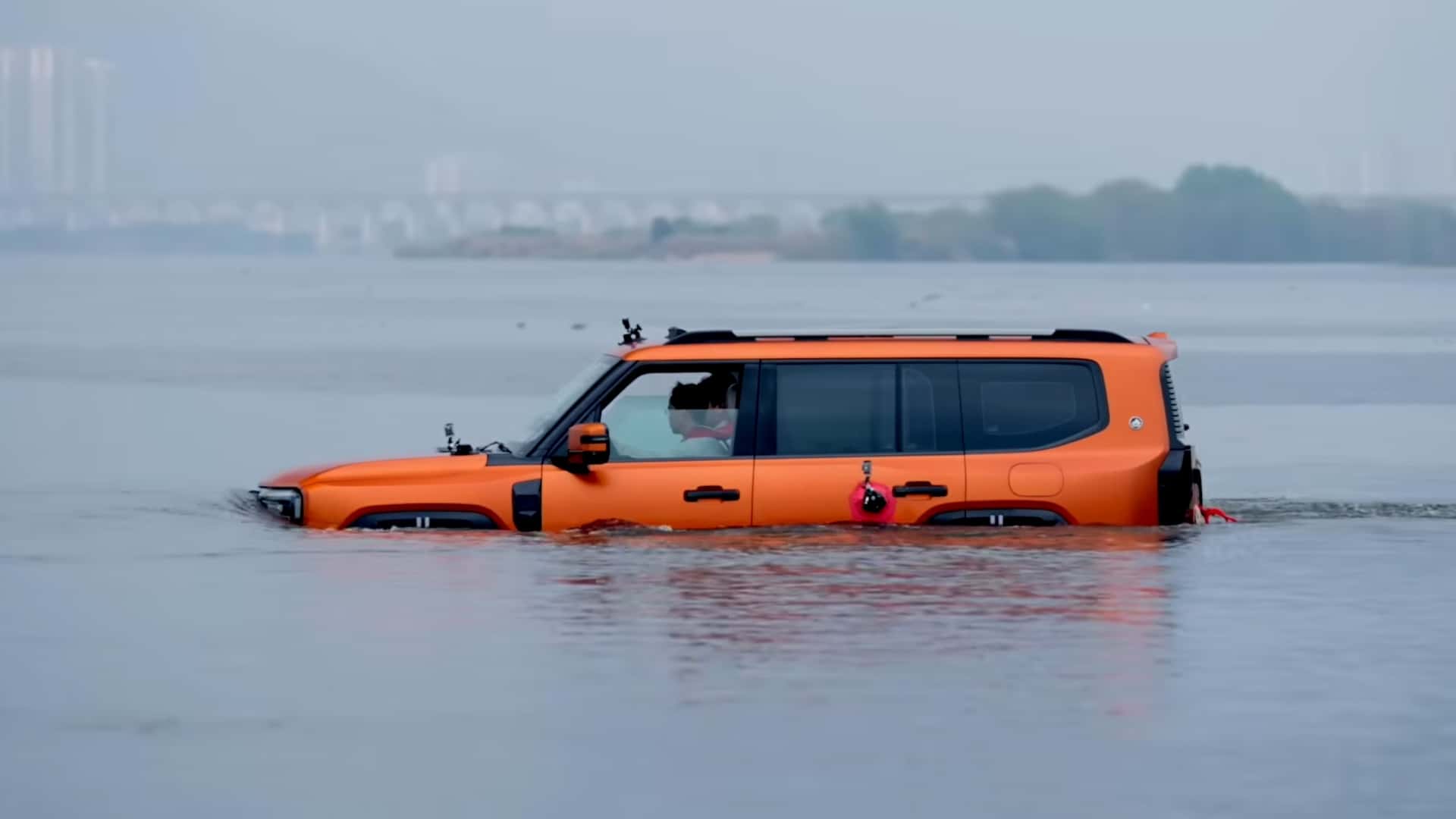 China's plug-in hybrid SUVs can now double as boats, apparently