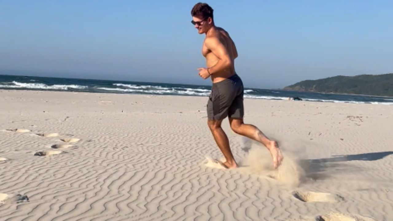 Byron Bay exploration turns playful with the discovery of squeaky sand ...