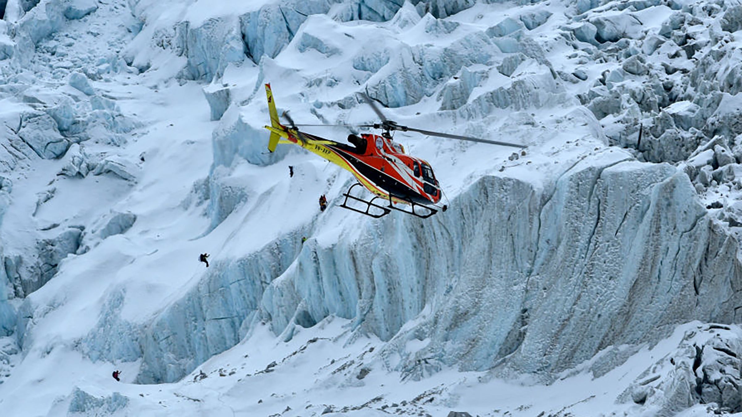There was a dramatic rescue in Mount Everest’s Khumbu Icefall