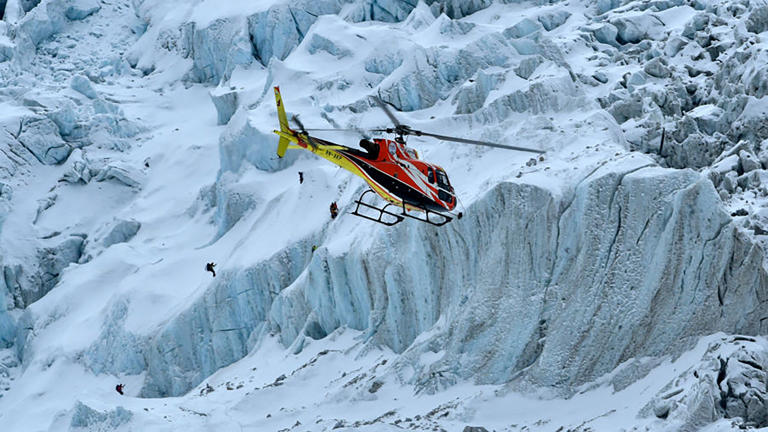 There was a dramatic rescue in Mount Everest’s Khumbu Icefall