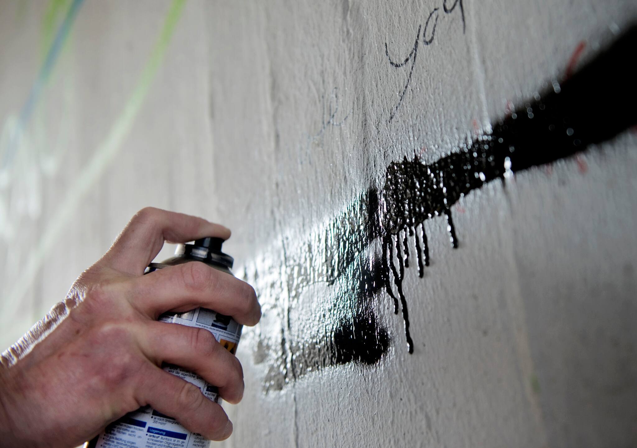 Hartha: Große Graffiti an Häuser gesprüht - Zeugen gesucht