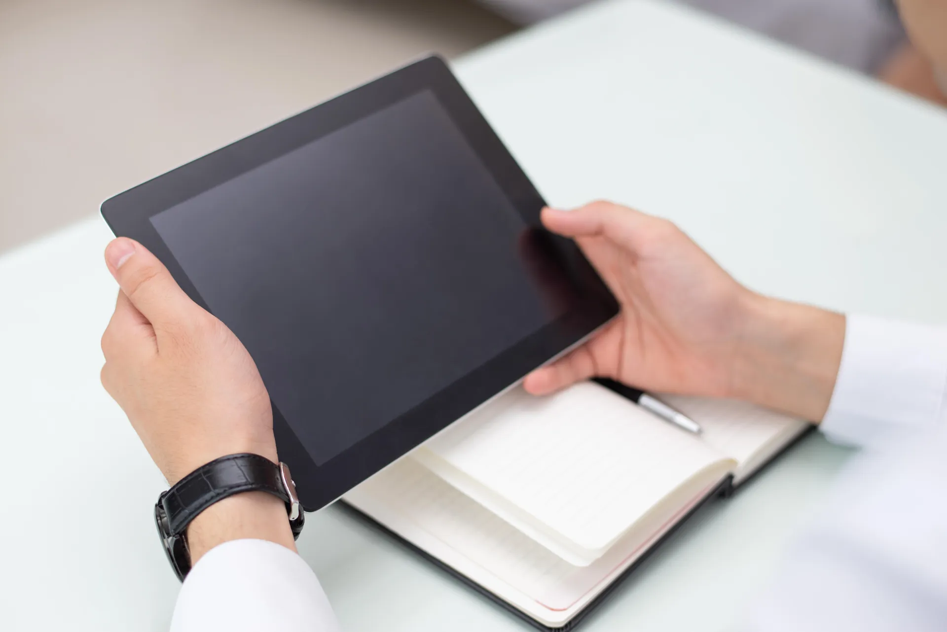 Esqueça os tablets caros: Este modelo de 129€ faz tudo o que precisa e ...