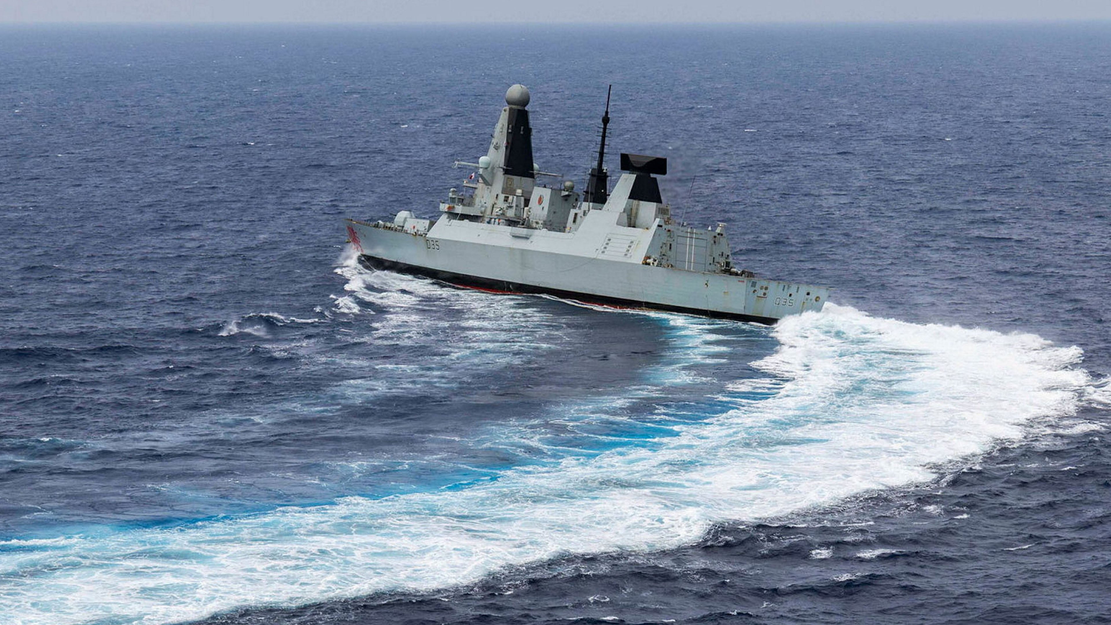 Dramatic footage shows HMS Dragon evading simulated missile strikes