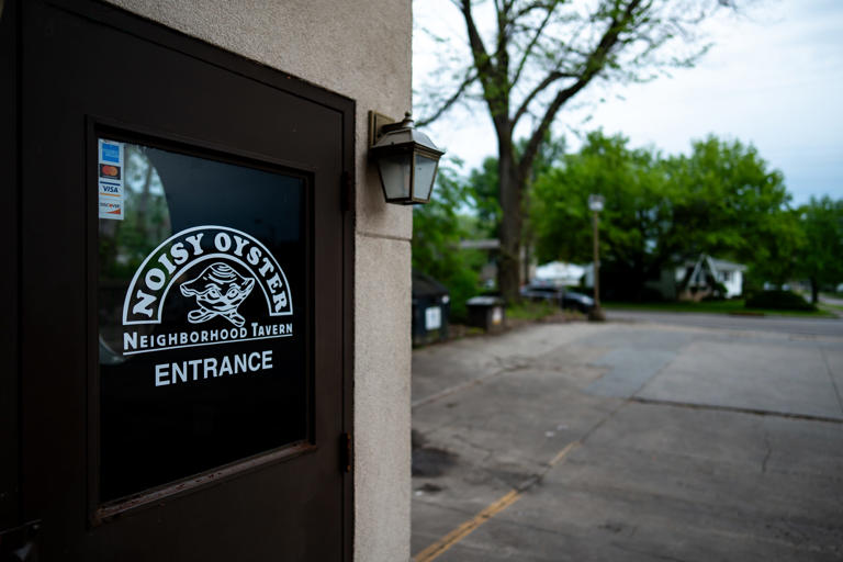 Cuyahoga Falls man killed, 1 injured in shooting at Noisy Oyster Pub
