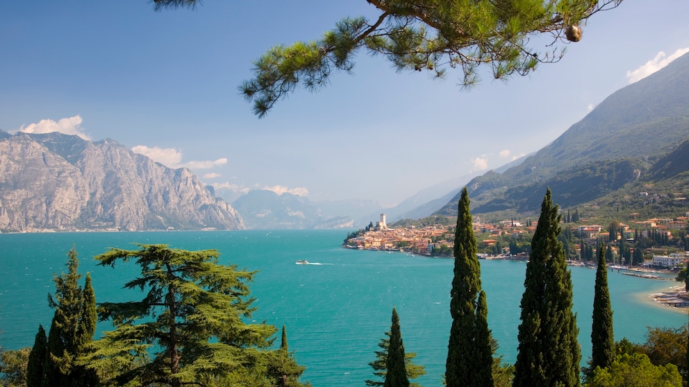 Researchers astonished: Rare natural phenomenon stirs Lake Garda