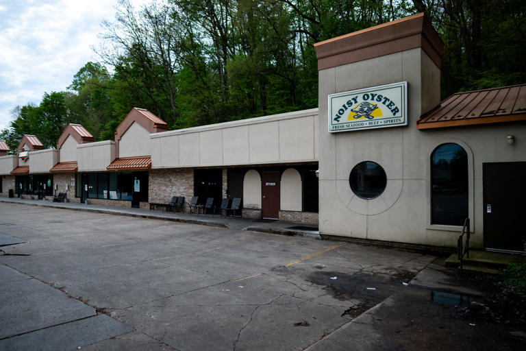 Cuyahoga Falls man killed, 1 injured in shooting at Noisy Oyster Pub