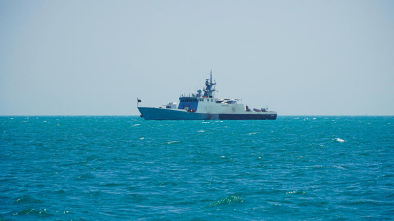 Iran fires cruise missiles at US destroyers in Hormuz as Navy sinks 7 ...