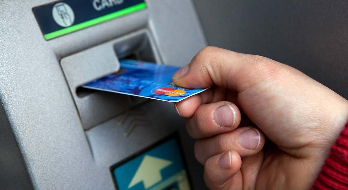 Nunca pidas el recibo en un cajero automático después de sacar dinero ...