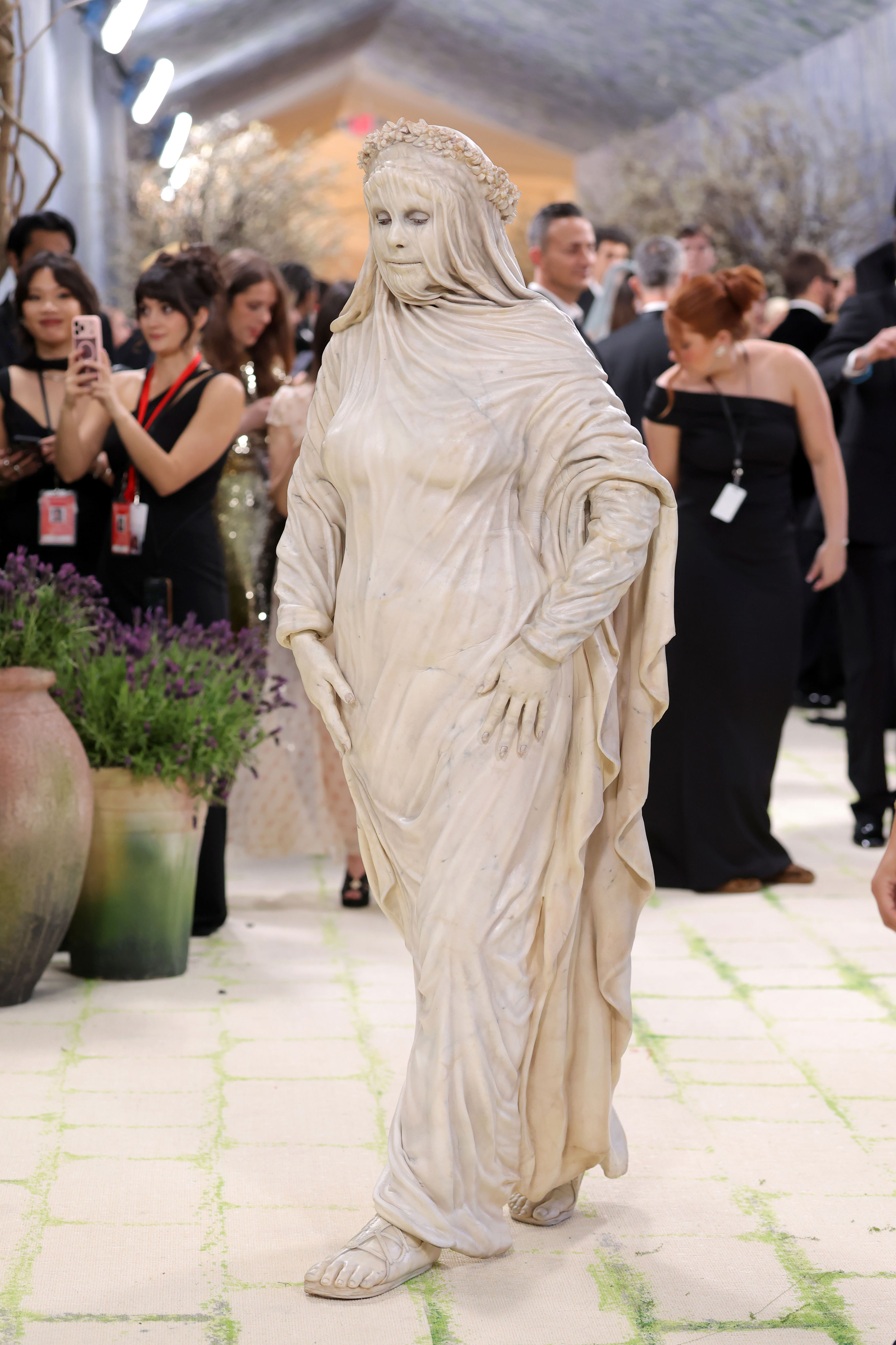 Heidi Klum details how Met Gala 2026 statue illusion came to be ...