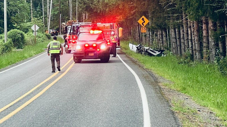 1 ejected, 4 hospitalized after rollover crash on London Road in Lane ...