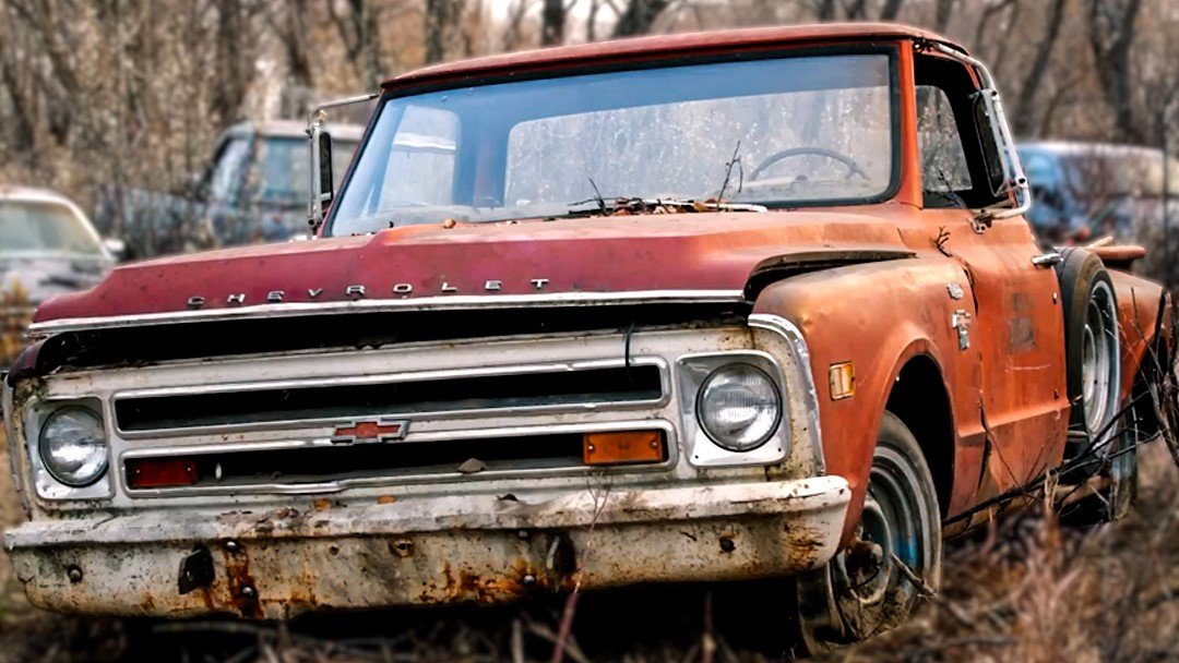 Can they find a good car in this junkyard?