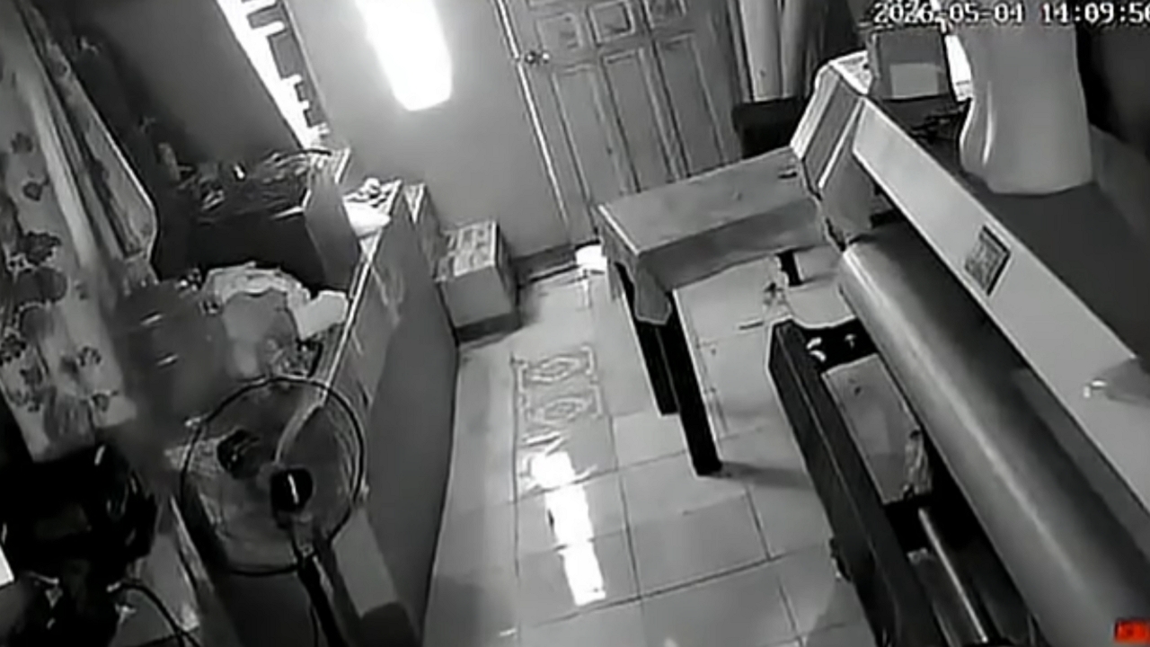 Woman rushes to save child during earthquake in Basey, Samar