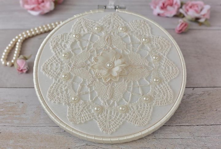 10 ideas for incorporating lace doilies in living spaces