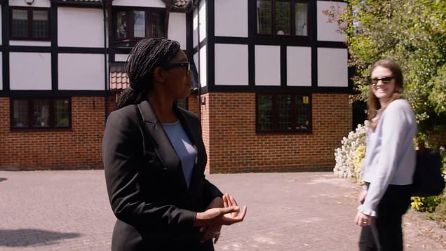Kemi Badenoch tosses house keys at first time buyers in 'rubbish Peep ...