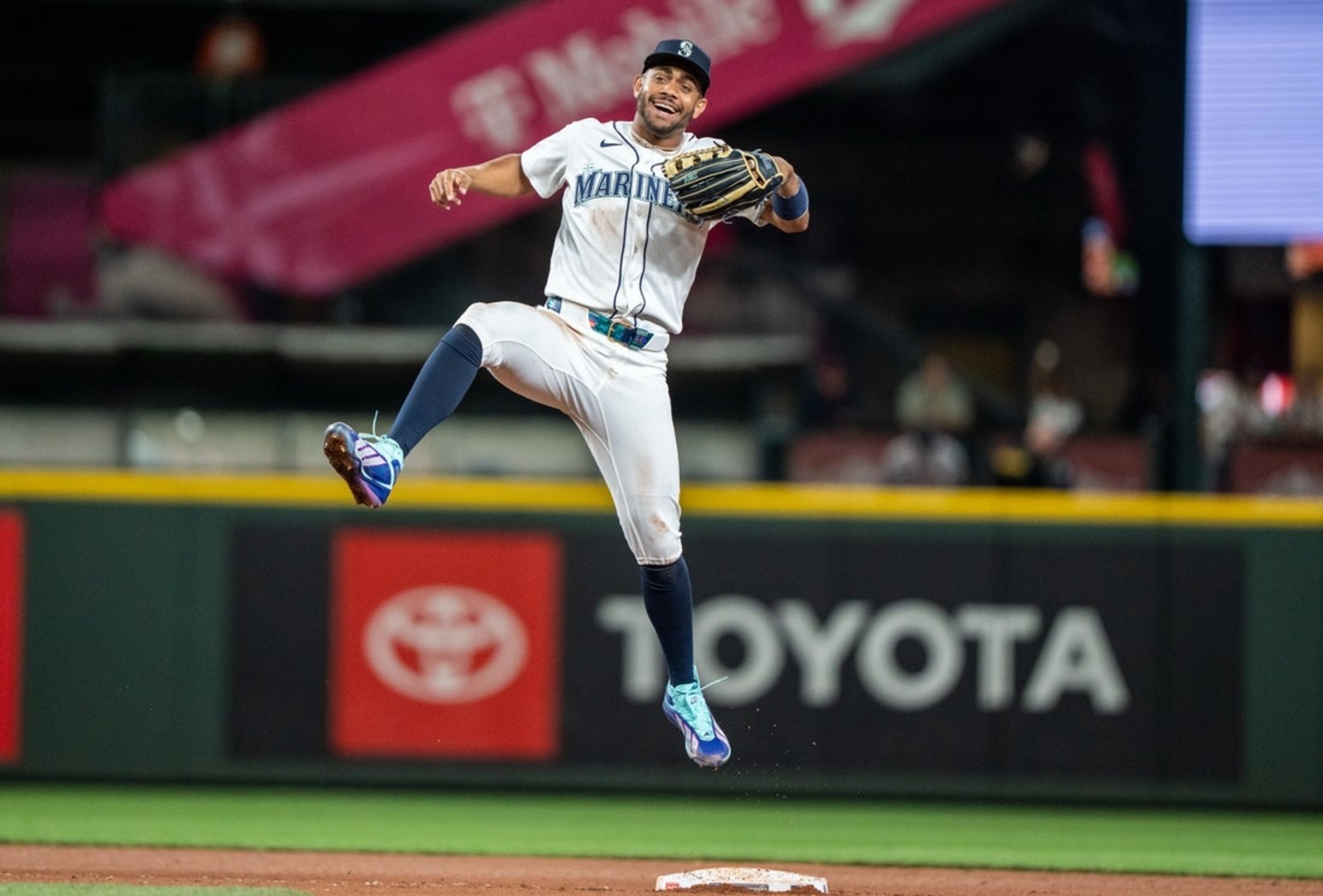 Fresh off rally, Mariners chase series win vs. Braves