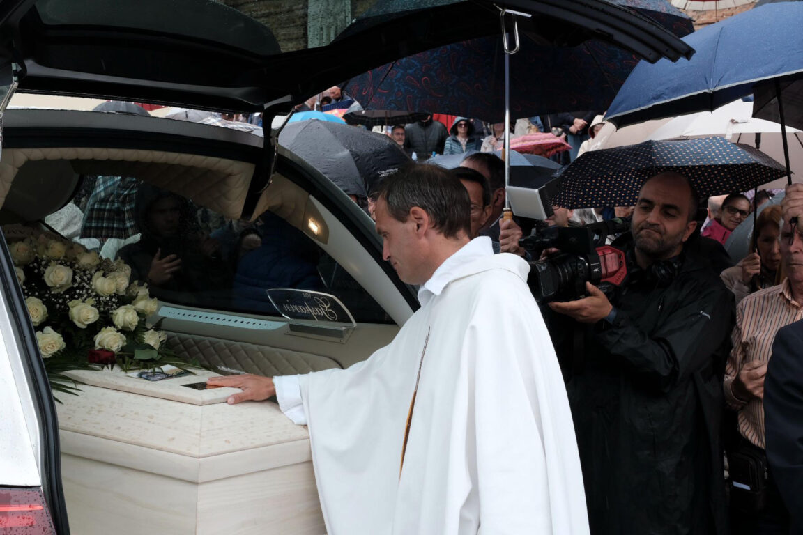 I funerali di Zanardi a Padova, la sua handbike davanti all’altare. Il ...
