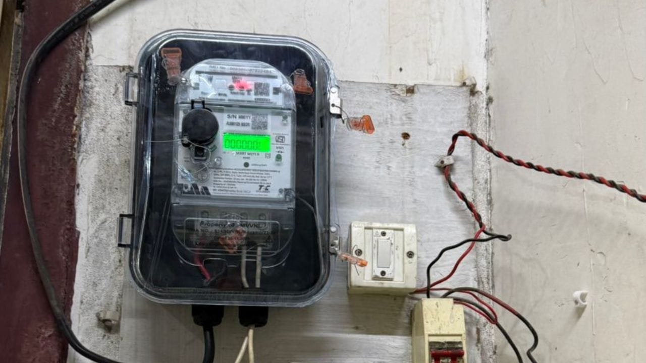 Big relief for UP residents, govt scraps prepaid smart meters; moves ...