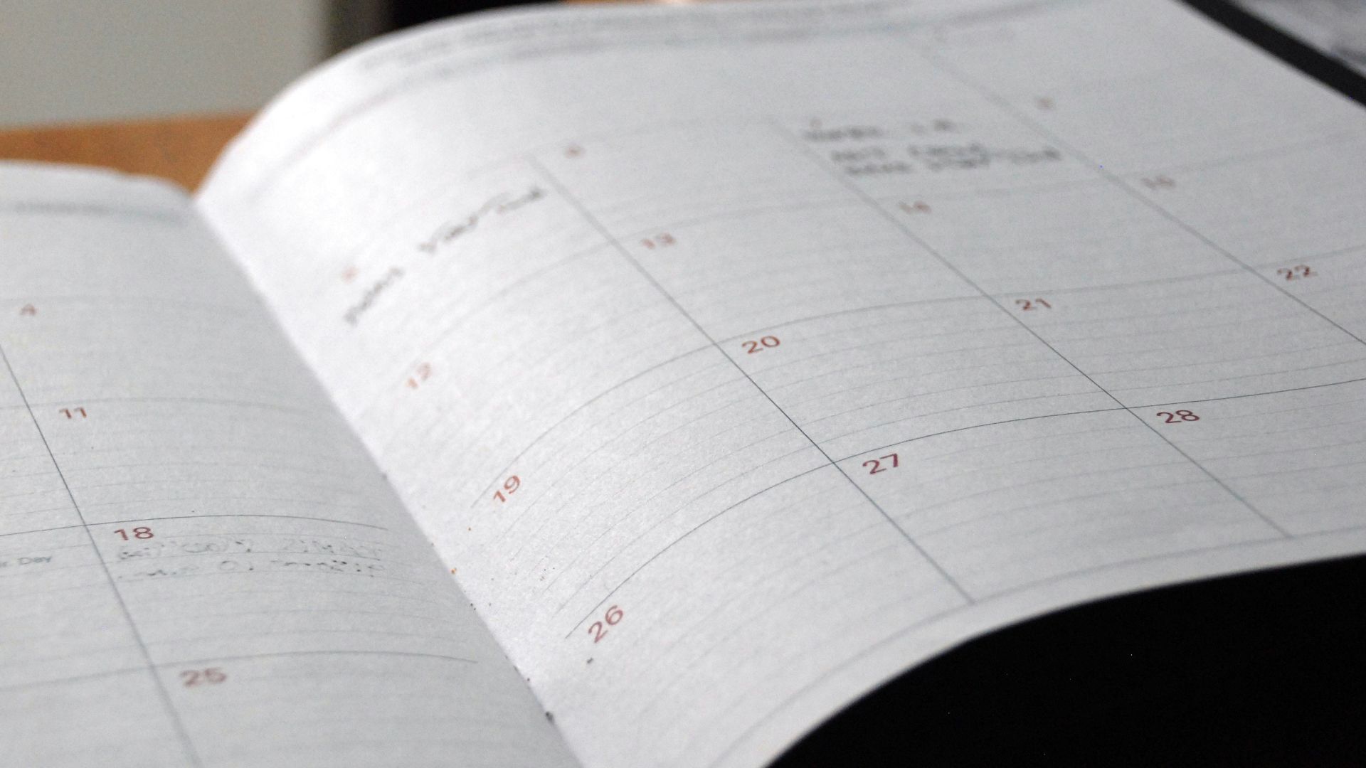 20 little things women do that show men they're high-maintenance