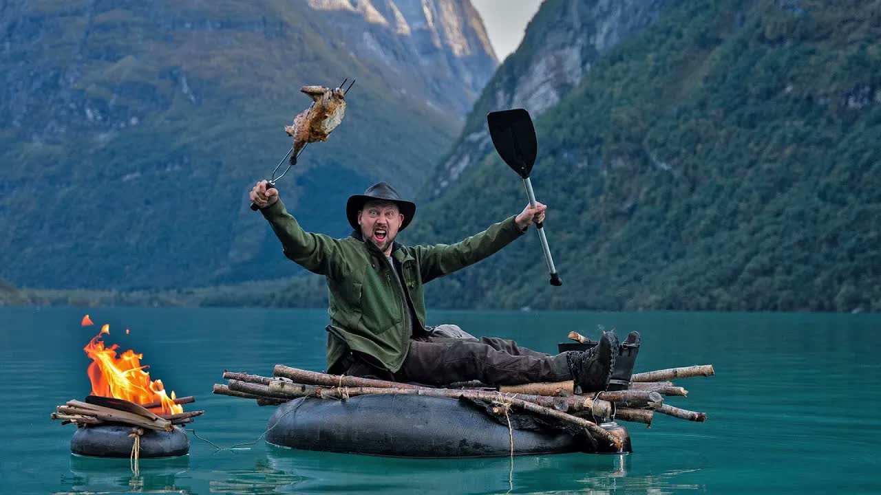 Epic mission: He built a raft to cook in the middle of the lake