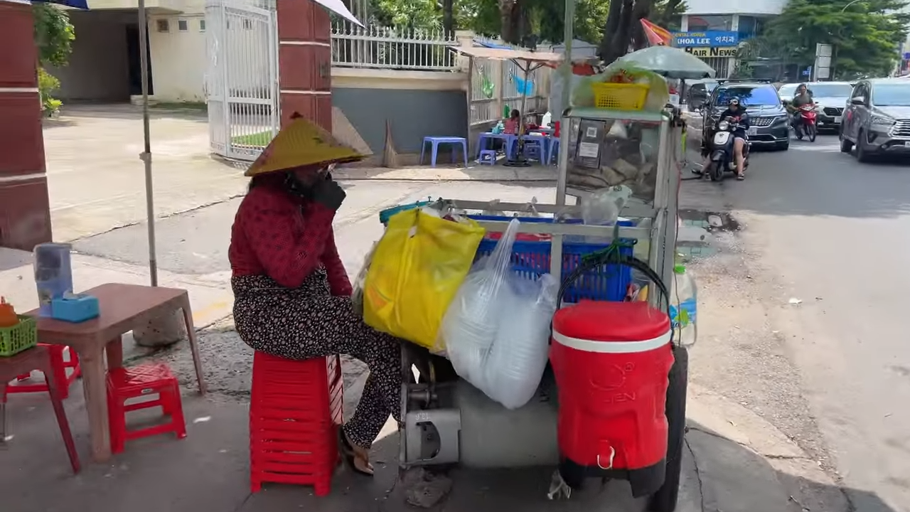 This Saigon food hunt began with pho… then the streets pulled me in