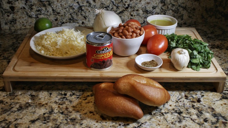 Smoky Mexican molletes recipe