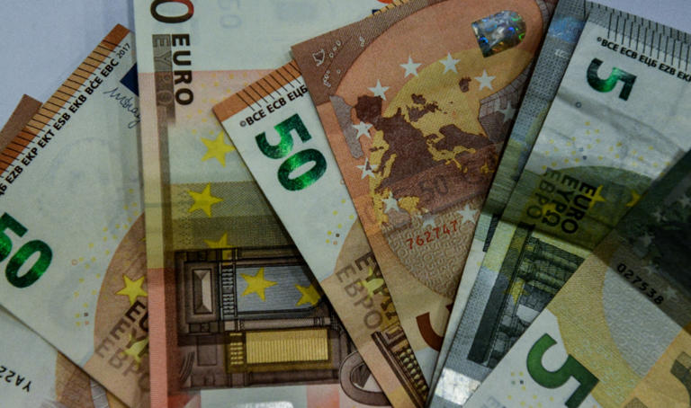 «Μπλόκο» στις συναλλαγές με μετρητά, πότε η χρήση τους καθίσταται παράνομη