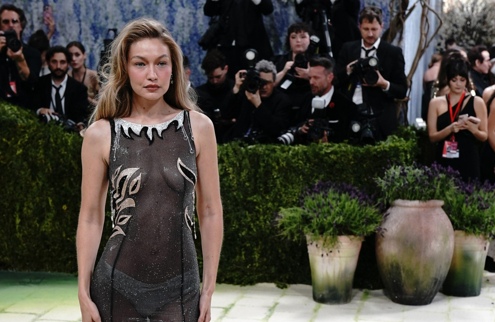 Gigi Hadid has admitted Bradley Cooper inspires her red carpet poses