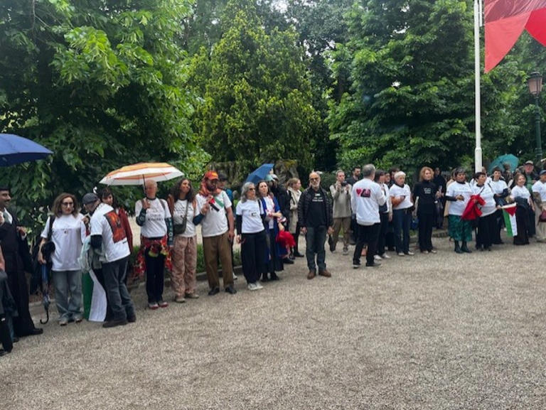 Protesta di artisti contro il "genocidio a Gaza" ai Giardini della Biennale