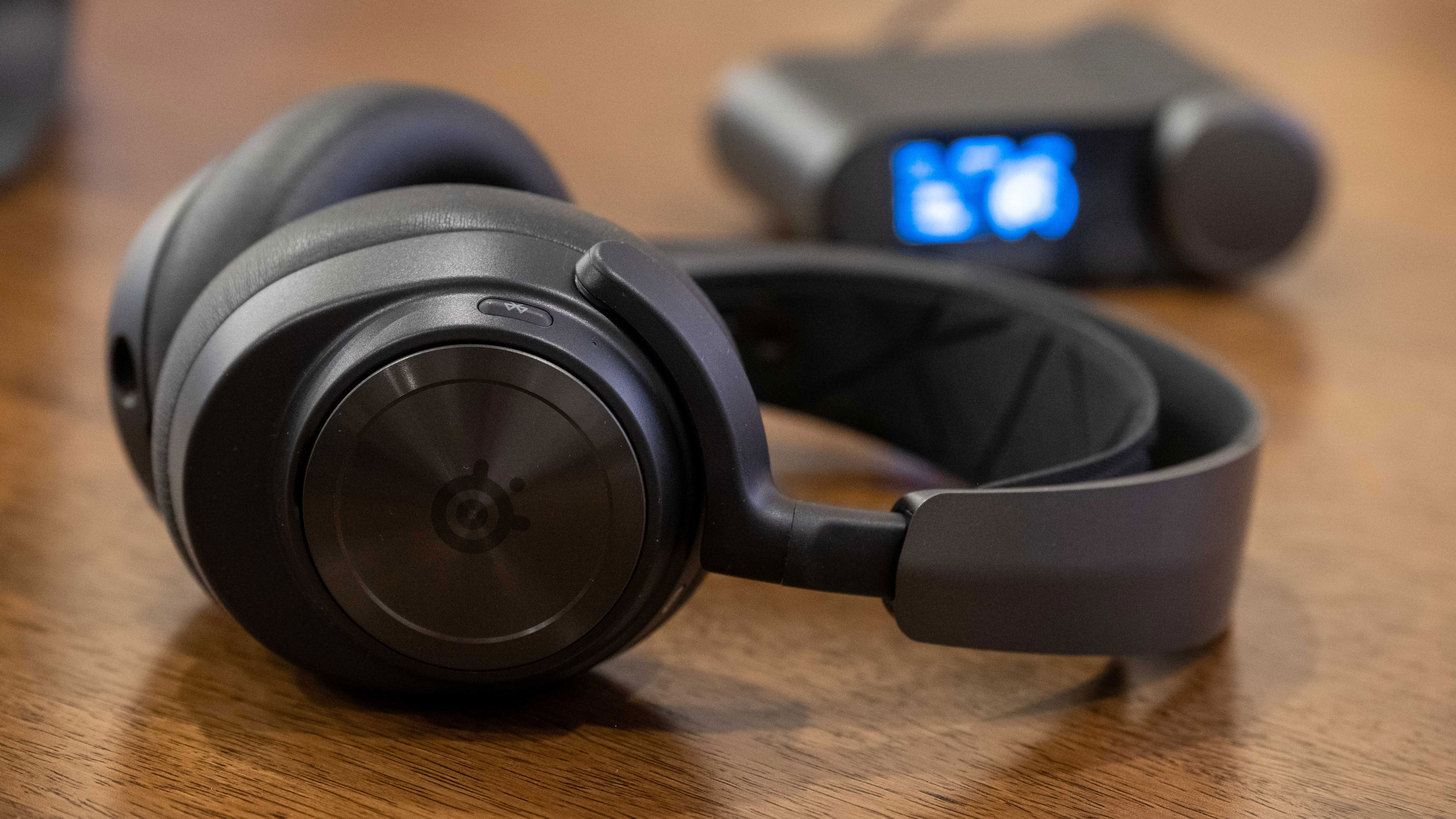 Eén headset voor pc en console: de nieuwe SteelSeries Arctis Nova Pro ...