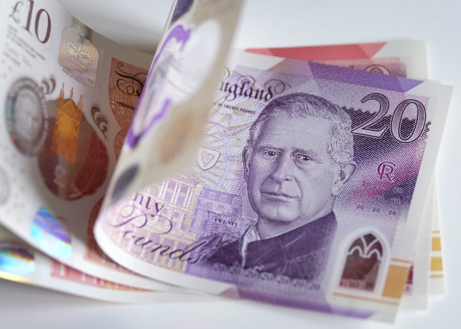 UK long-term borrowing costs rise to 28-year high