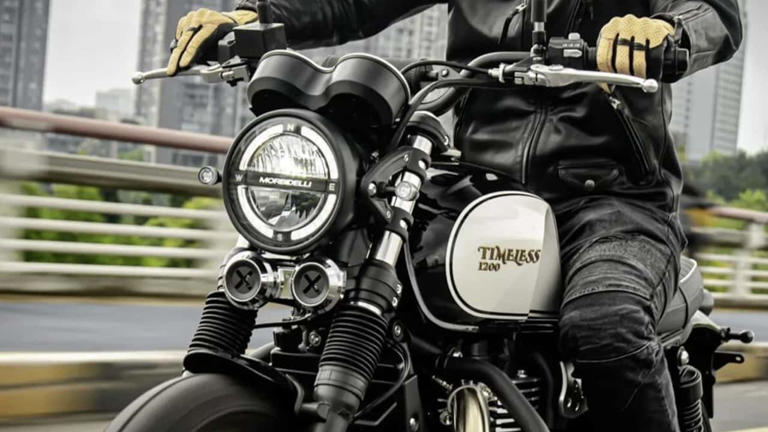 This motorcycle company just launched a not-so-new Triumph Bonneville ...