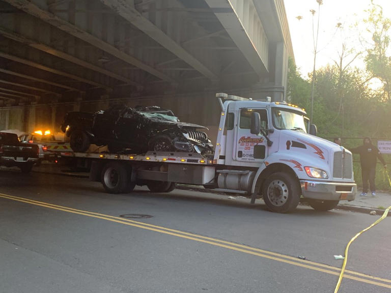 1 person dead after car goes off I-91 and lands at East Street ...