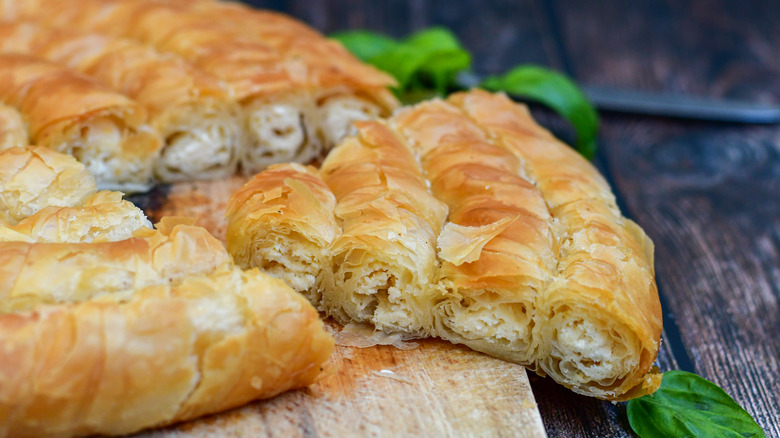 What makes Bulgarian banitsa different from burek