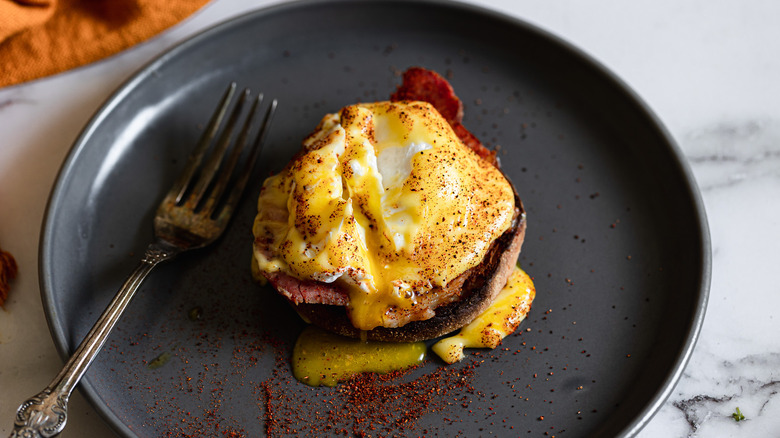 Traditional eggs Benedict recipe